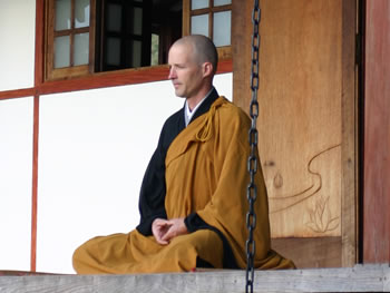 O hábito faz o monge? - Guiame