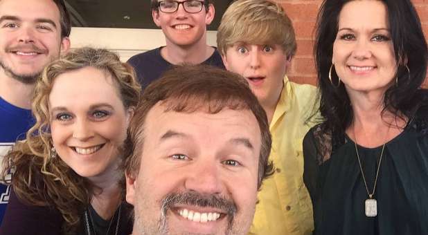 Líder do Casting Crowns, Mark Hall volta a viajar em turnê como grupo ...