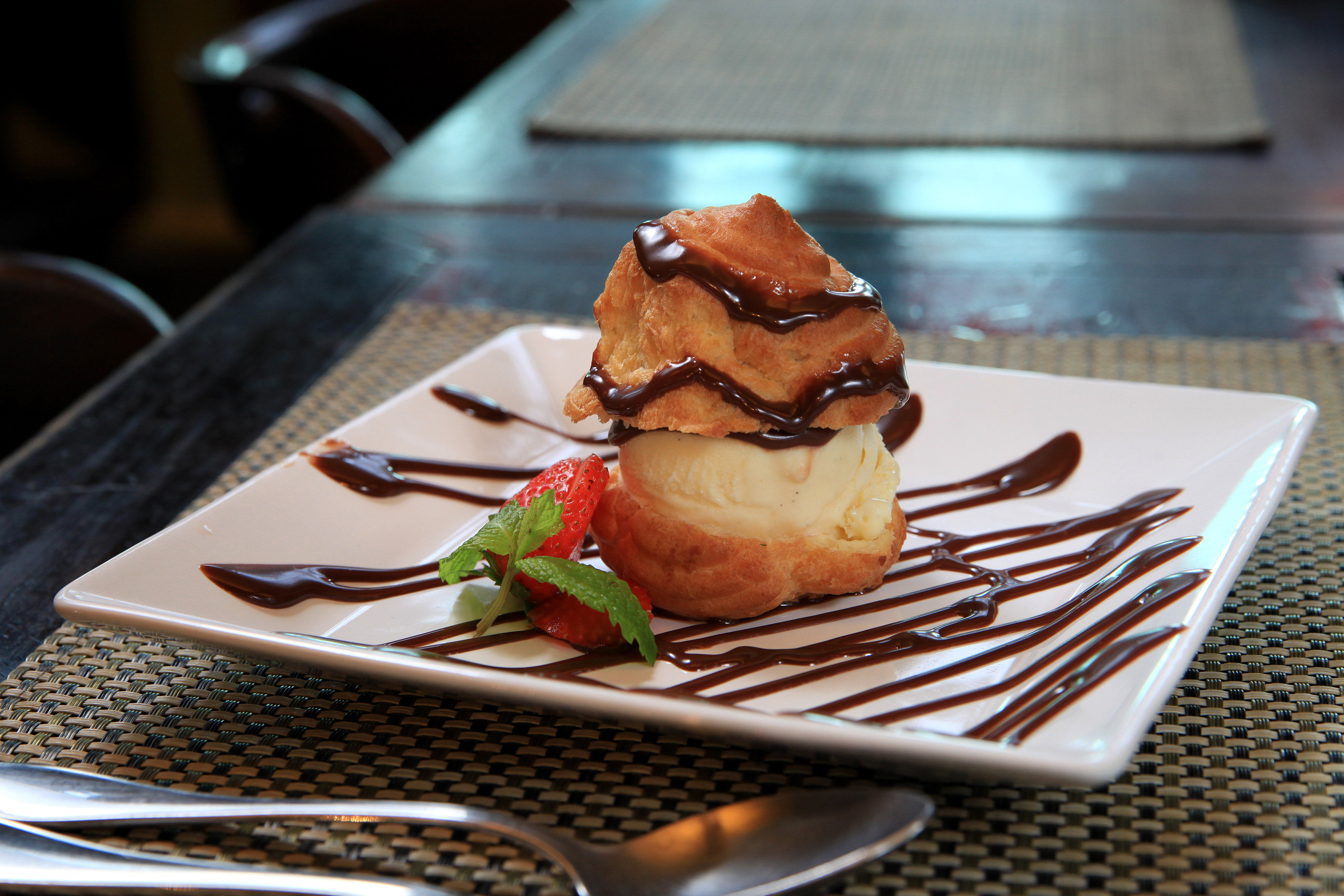 Profiteroles com recheio de sorvete - Guiame