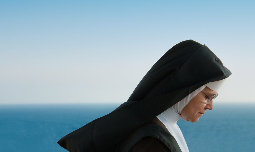Freira que deixou convento após se aprofundar na Bíblia se rendeu a ...