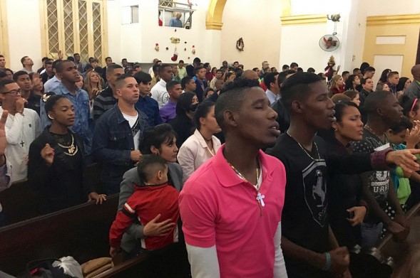 Cuba proíbe pastor de liderar igreja, após ele ensinar a Bíblia aos ...