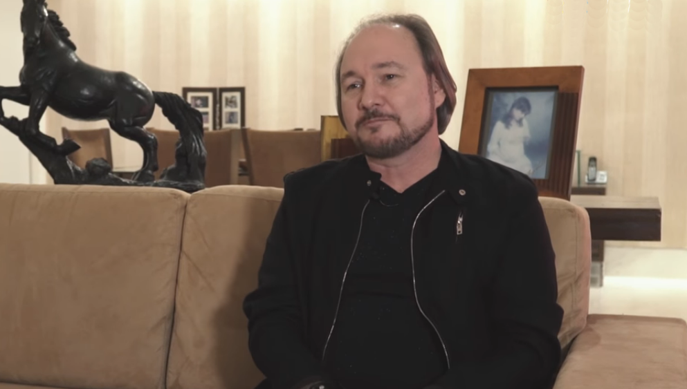 David Quinlan revela que sofreu perseguição religiosa quando chegou ao ...