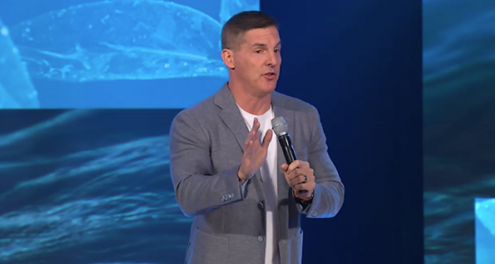 "Satanás não perturba aqueles que não são uma ameaça", diz pastor - Guiame