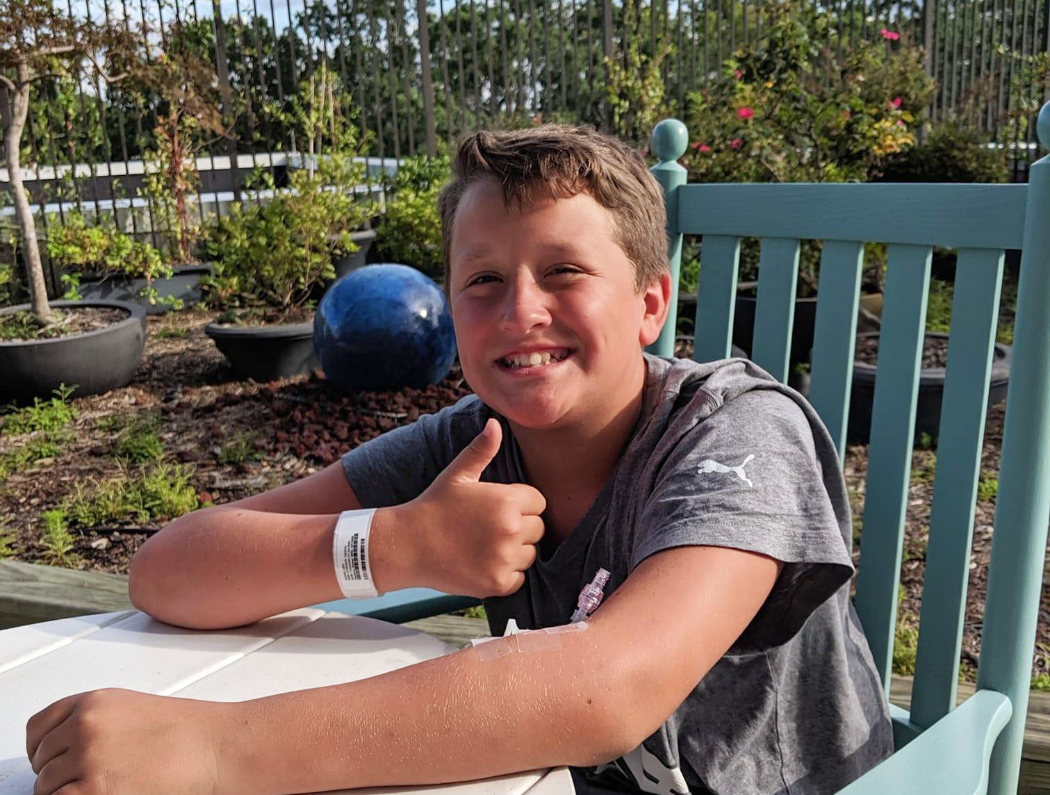 Menino sobrevive a afogamento na praia enquanto família louva a Deus ...