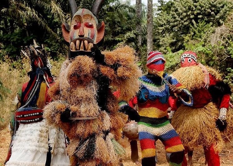 Animistas tribais mascarados invadem culto e espancam pastor e fiéis na ...