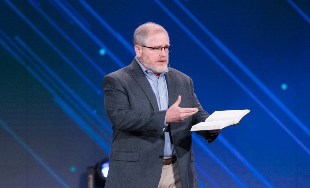 Quando Deus parece distante: pastor incentiva comunhão espiritual em ...