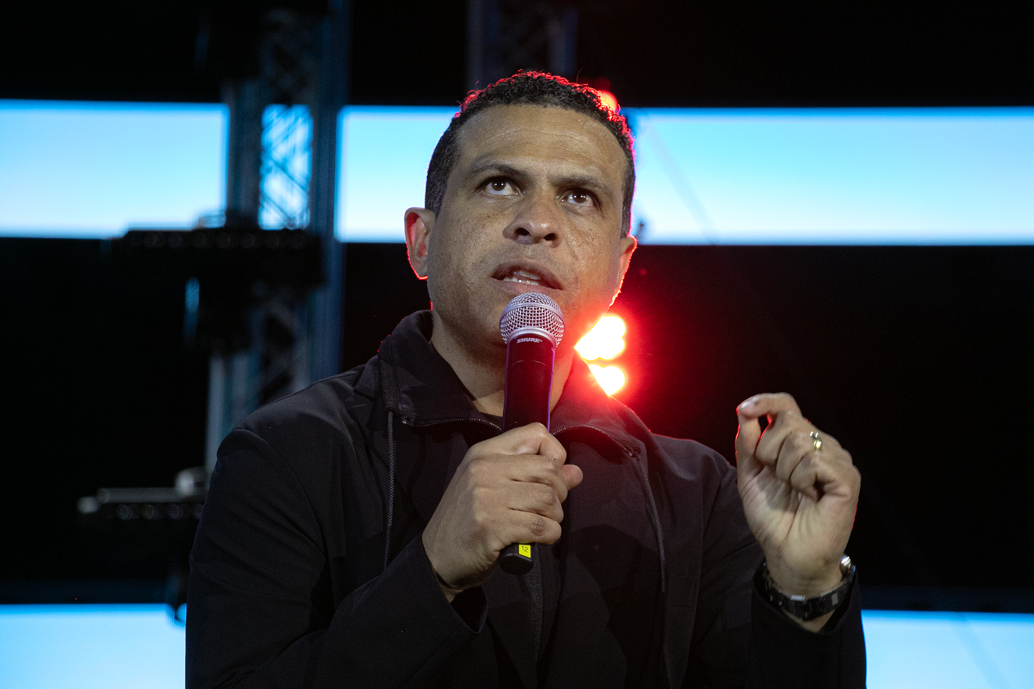 Ex-jogador que virou pastor testemunha em estádio: “Jesus mudou a minha ...